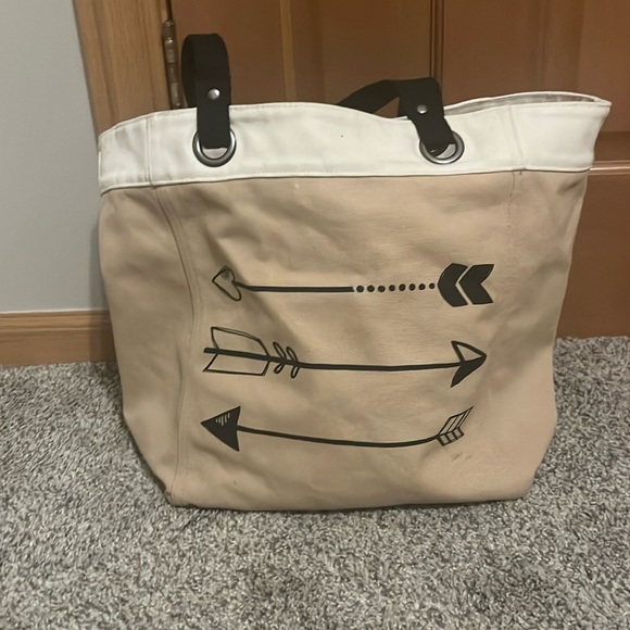 thirty-one | Bags | Thirty One Arrow Tote Bag | Poshmark